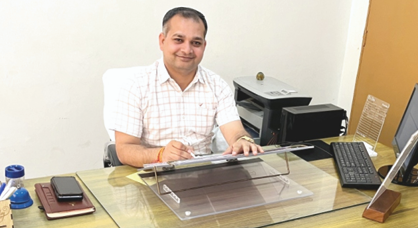 Dr.Ravinder Saini